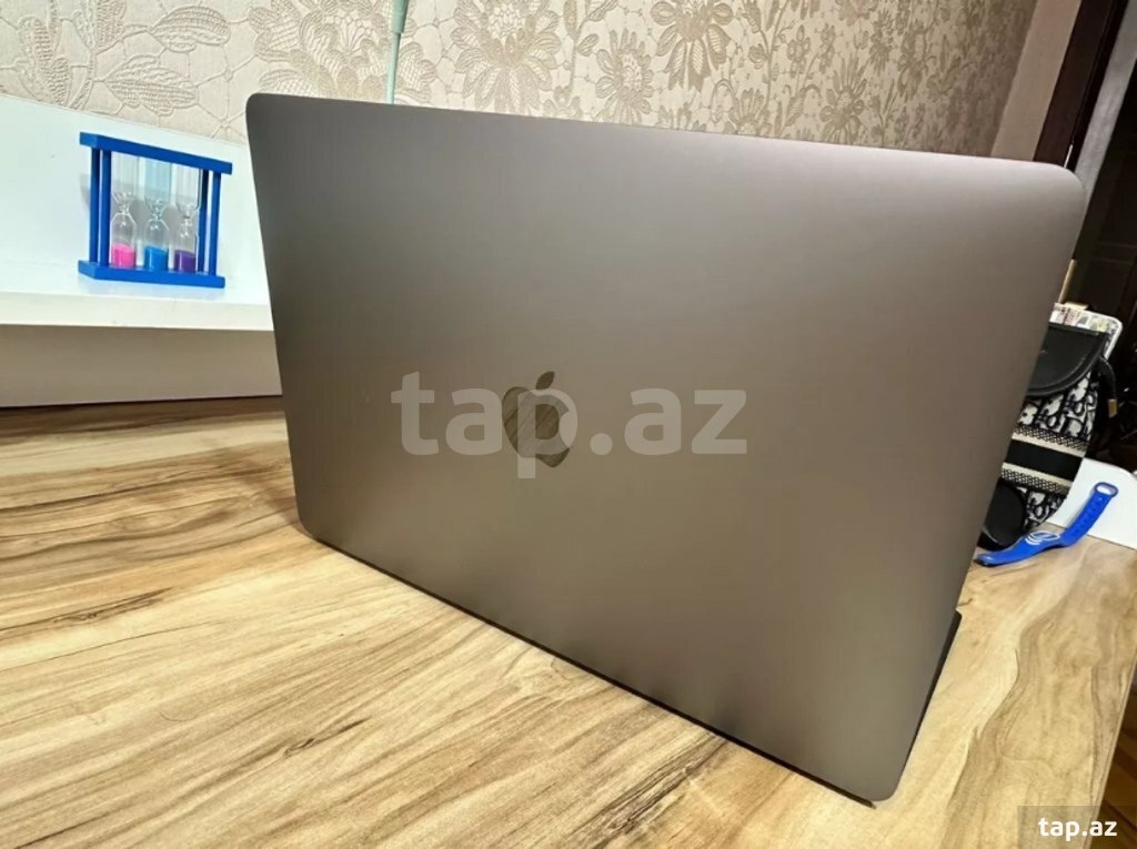 Apple MacBook Pro : 2000 AZN — Bakı, Azərbaycan | 45470031 — Tap.Az
