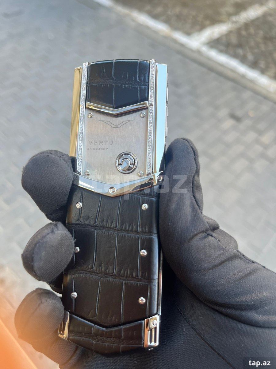 Vertu Signature S Design Stainless Steel Diamonds Black Alligator 4GB ...